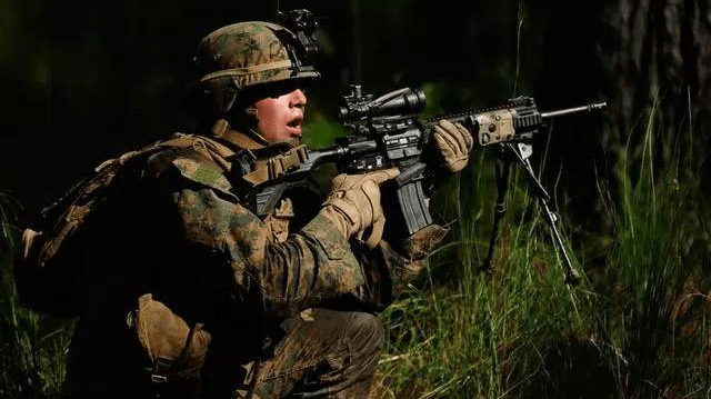 德国军火制造商出品：HK M27自动步枪