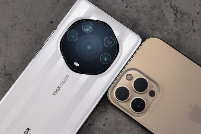 荣耀Magic3至臻版与iPhone 13 Pro Max尖峰对话，你更看好谁？__财经头条