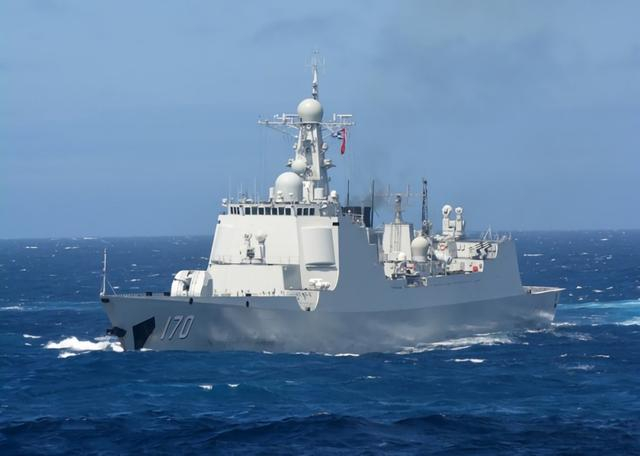 052C驱逐舰只有6艘太少，你不知道他弟052D超30艘，已成我军主力|052C|052DL|中国海军_新浪新闻