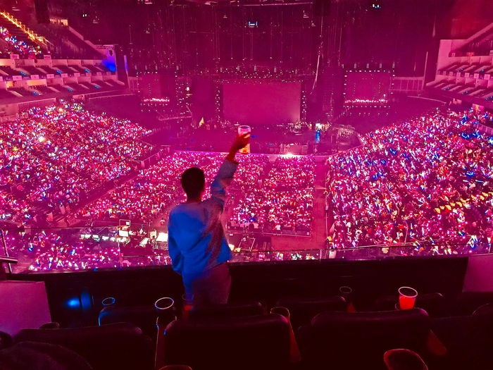 年轻人为什么省吃俭用，也要去听一场演唱会？