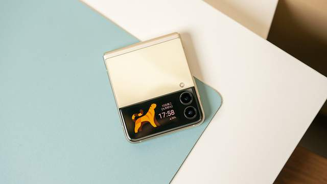 三星ZFlip3上手体验：精致小巧又耐用，可能是目前折叠屏最优选__财经头条__新浪财经