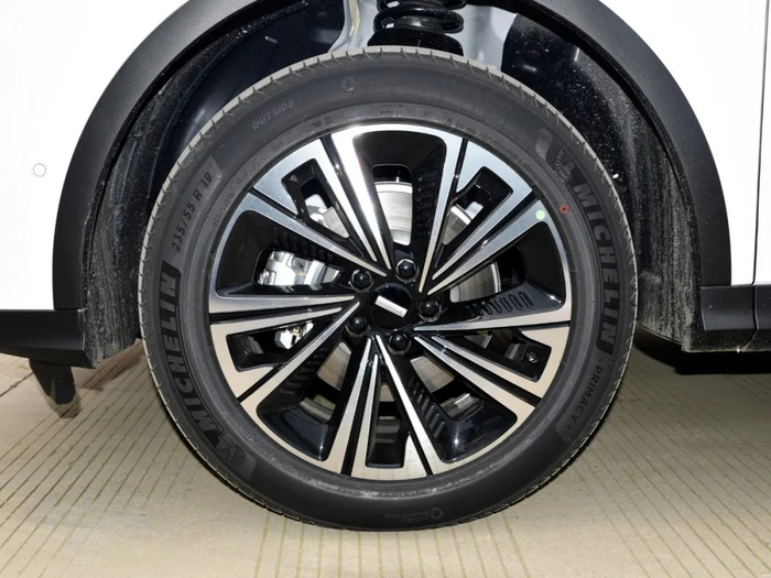 246Ps+532N·m！油耗4.9L/100km！国货SUV真香！