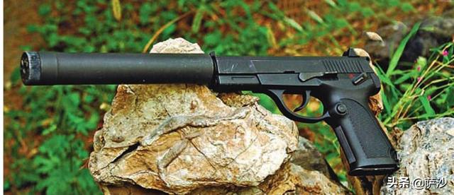解放军第一种世界级微声手枪：酷似92式的06式微声手枪