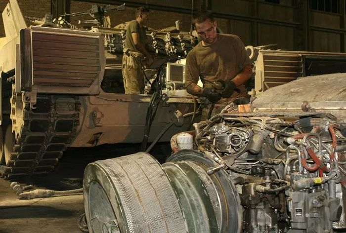 看似简单的坦克发动机，为何全世界仅有寥寥几个国家能造？|主战坦克|苏联_新浪新闻