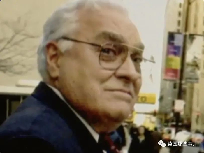 屡破大案的英雄警长黑化成珠宝大盗头目！从蝙蝠侠变小丑的魔幻人生啊！
