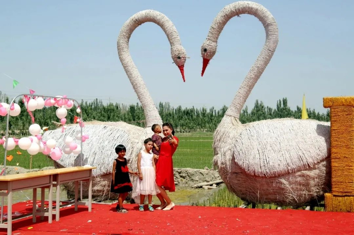 “主题公园”铺就美丽乡村康庄大道