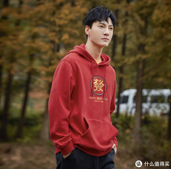 国产品牌更懂国人｜融入节日元素，代表着美好寓意的红色卫衣，春节必须给自己买一件！