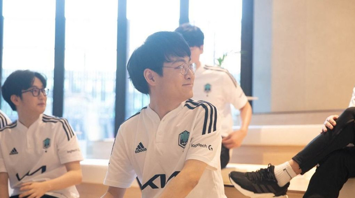DK与T1迎来LCK电竞春晚，Deokdam吐露心声，Daeny存在感十足|Faker|比赛|春季赛|赛程|冠军_新浪体育_新浪新闻