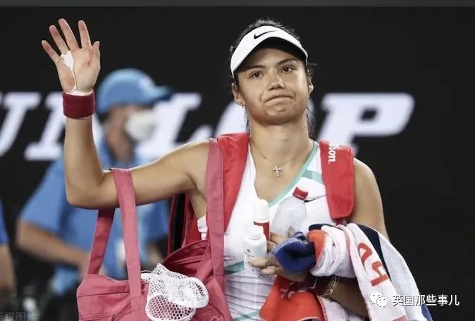 英国网坛新星Emma被跟踪，偷鞋送花，快被逼到要搬家了