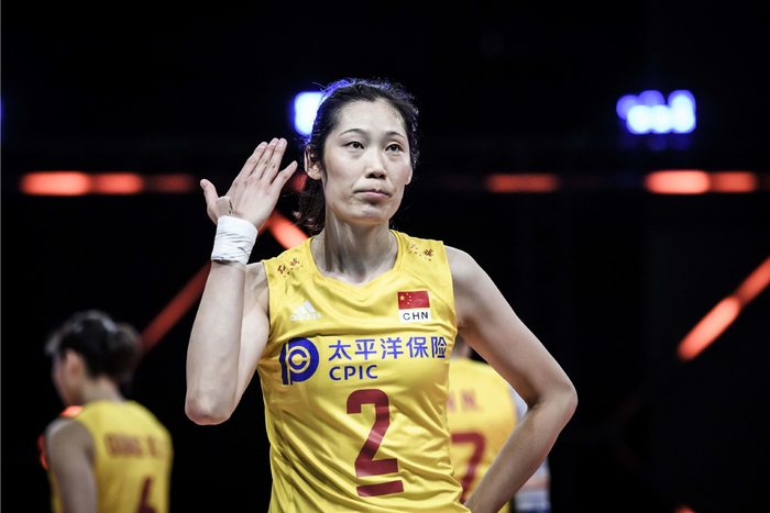 中国女排3大国手参与火炬接力！朱婷感觉很温暖！张常宁被赞漂亮|手术|蔡斌|球迷|奥运会|主教练_新浪体育_新浪新闻