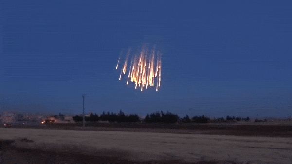 俄国防部：乌军使用磷弹！烧穿皮肉，深入骨头！白磷弹有多恐怖？