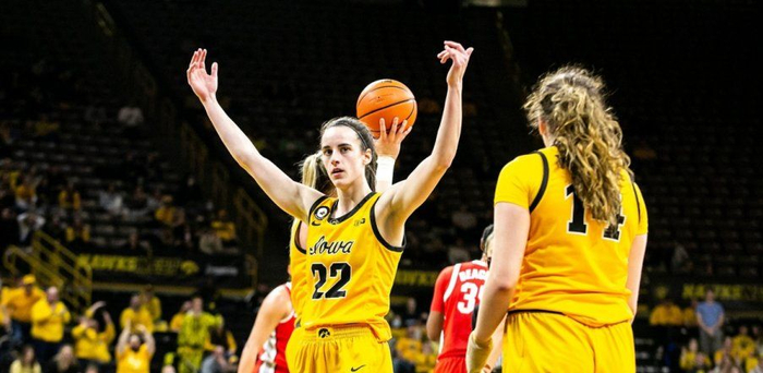 又美又能打!单场60分,3夺MVP!女版库里凯特琳,什么来头?|克拉克|凯特琳|女版_新浪新闻