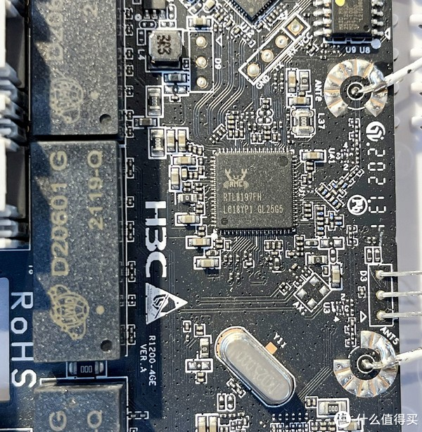 中国电信宽带送的定制无线路由器质量怎么样？H3C Magic R2+千兆版开箱和拆机，附测速图