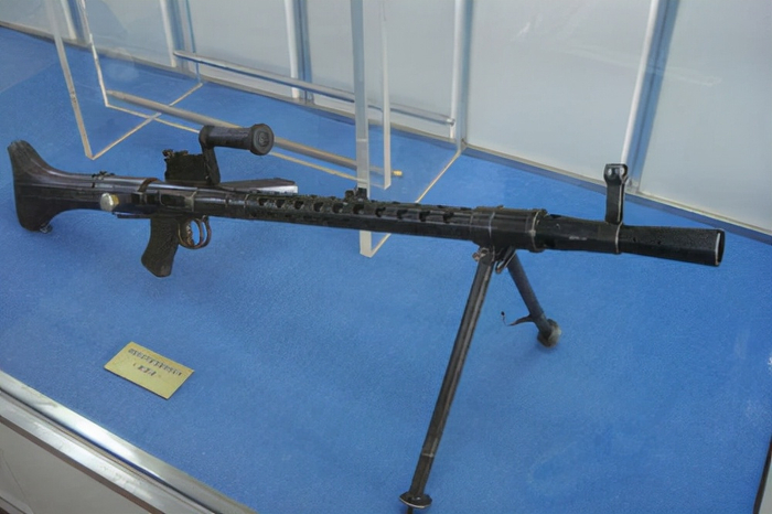 步兵的噩梦，当年世界一流的MG30轻机枪有多霸道！