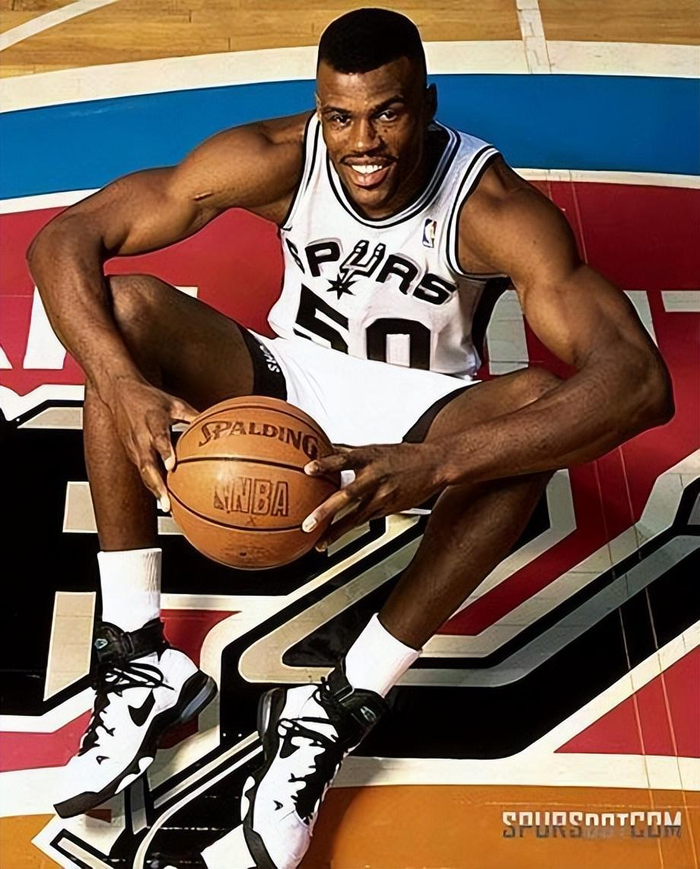 NBA5个位置身材最标准的球星：小前詹姆斯，分卫乔丹，那控卫呢