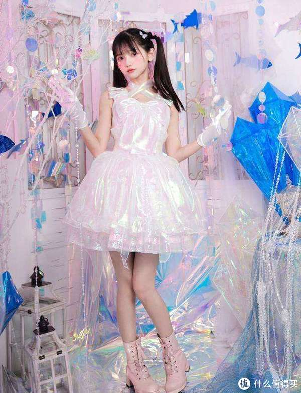 为什么很多LO娘 JK 都喜欢穿白丝或者浅色袜子呢？