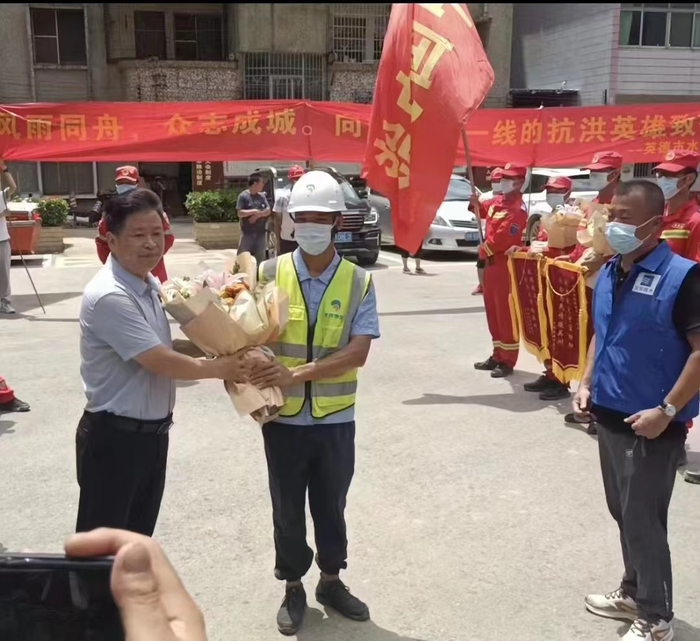 奋战100小时！坪山应急救援抢险突击队完成驰援韶关、英德排涝抢险任务|积水|韶关市|地库_新浪新闻