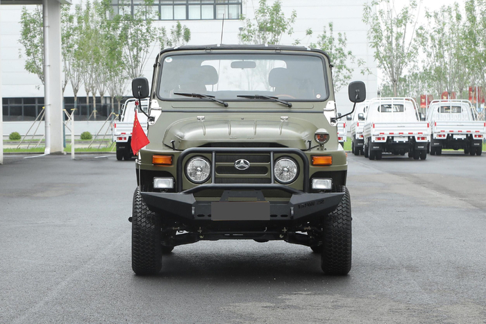 BJ212新款车型亮相，软顶、三角门，换装前后杠，搭载2.0L动力
