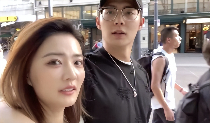 张铭恩被曝新恋情，与女生牵手同回家，曾教唆胡冰卿撕前女友徐璐