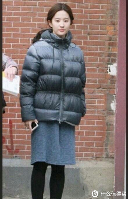 刘亦菲穿了10年的羽绒服，是什么牌子？