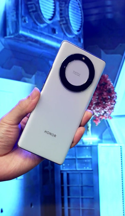 荣耀 X40 真机亮相：十亿色 OLED 曲屏，后置圆环双摄__财经头条