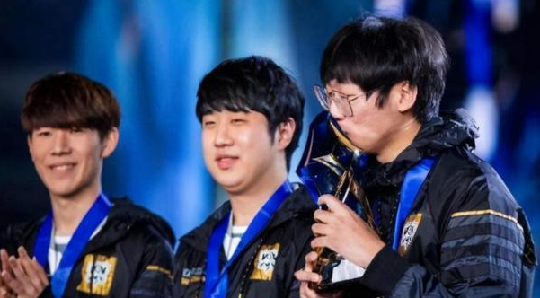 11届S赛FMVP选手盘点，LCK赛区确实辉煌过|Fmvp|辉煌|LCK赛区_新浪新闻