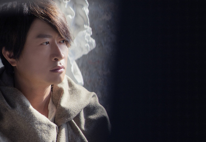 游鸿明全新概念EP《时光如雨》发布，真挚歌声温柔传情