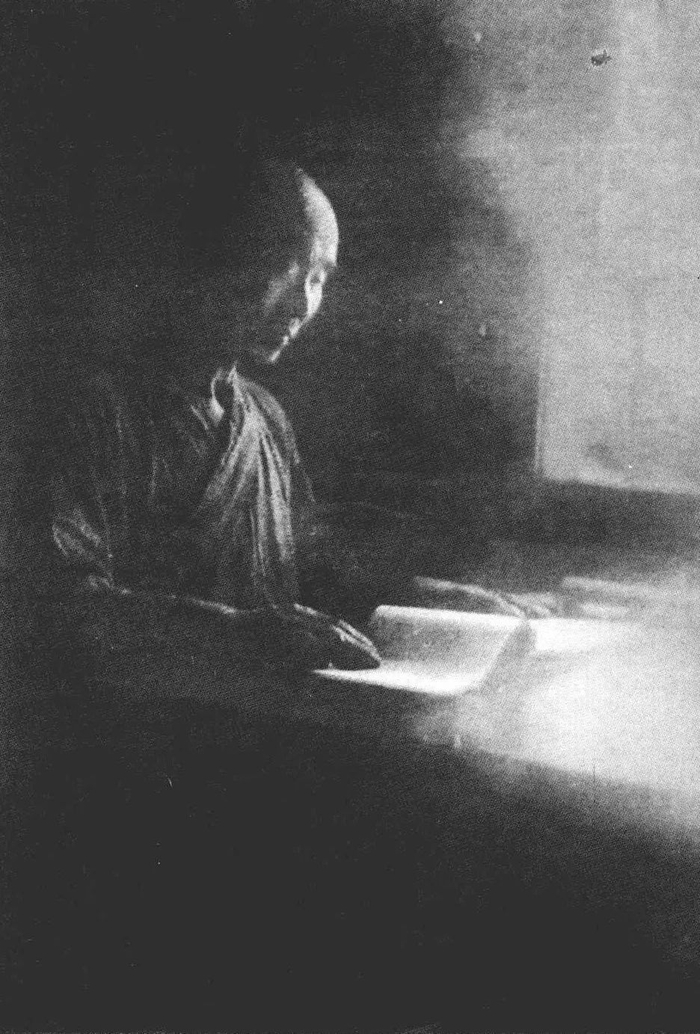 他离开的那天，一个小孤儿吃上了最好的一餐饭 | 弘一法师逝世80周年