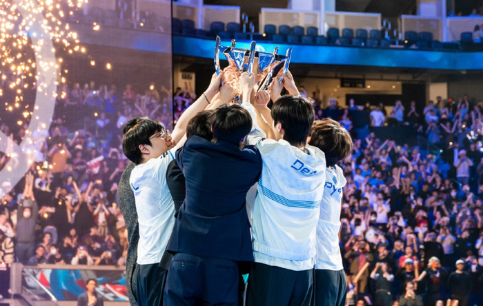 S12：6款冠军皮肤确定！BeryL真的老二次元啦！|Zeka_新浪新闻