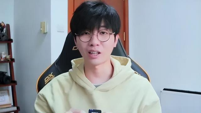 Lex被前妻开锤婚内出轨，直播回应时崩溃大哭，节目效果爆炸！