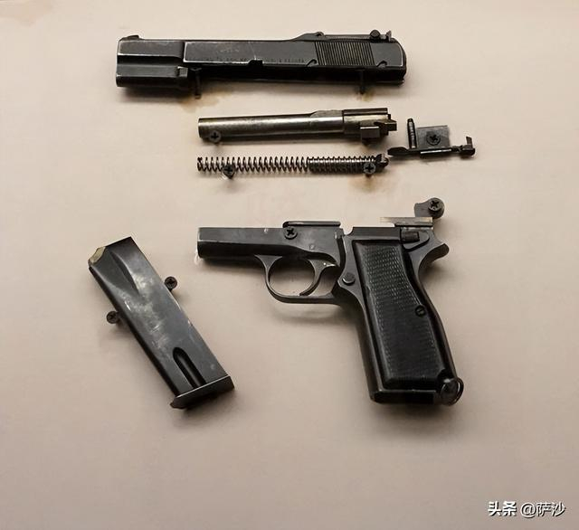 装备各国长达70年的经典手枪勃朗宁M1935：萨沙的兵器图谱第323期_新浪新闻