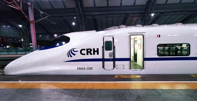 工人如同布娃娃一样被撞飞，2008年胶济线D59次列车撞人重大事故|布娃娃|施工|中铁_新浪新闻