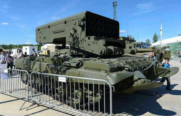 恐吓乌克兰总参谋部：TOS-1A“太阳”重型喷火武器系统