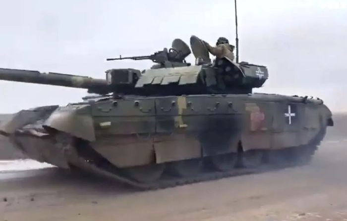 “堡垒”的战斗——讲一讲乌克兰T-84主战坦克|乌克兰_新浪新闻