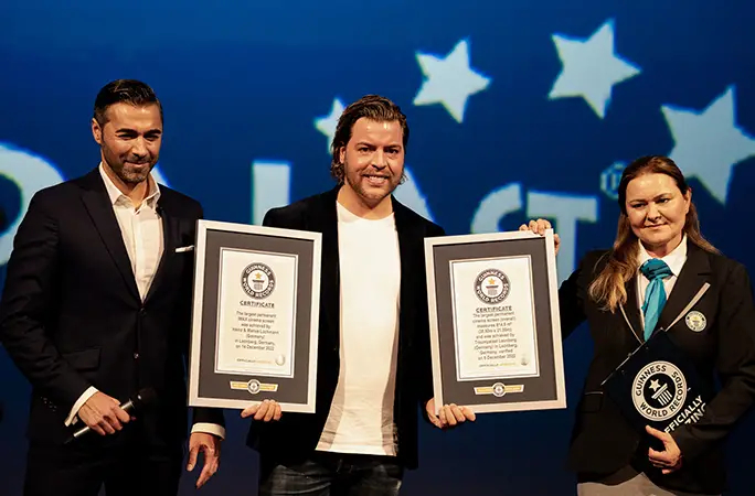 世界上最大IMAX电影屏幕|想见你|影院|永久性|纪录|波音737_新浪新闻