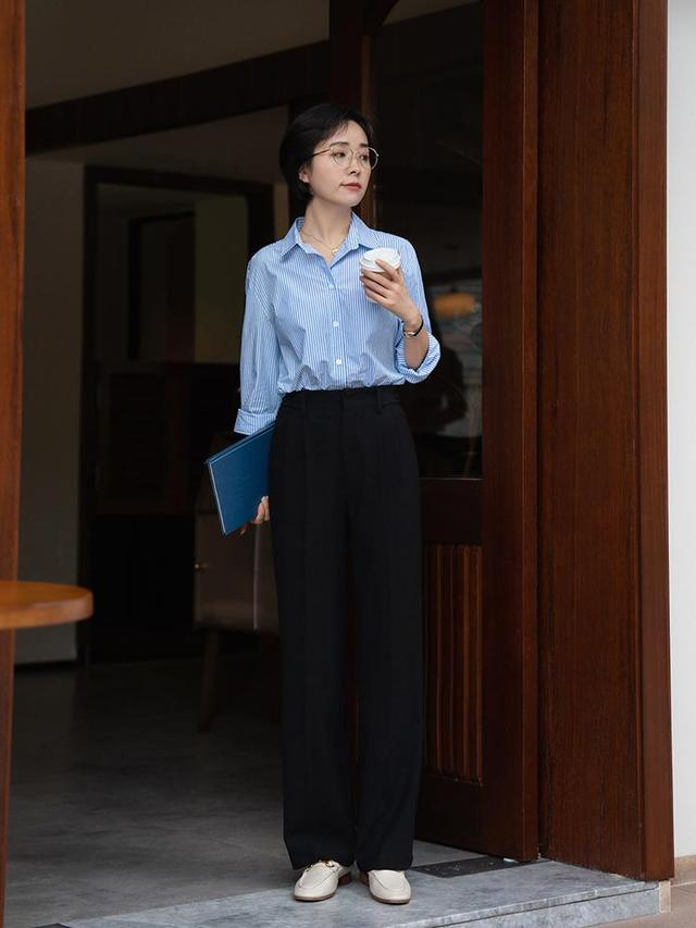 衬衫+牛仔裤=开春最洋气穿搭，干净清爽还显瘦，气质女人都爱穿