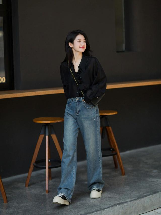 衬衫+牛仔裤=开春最洋气穿搭，干净清爽还显瘦，气质女人都爱穿