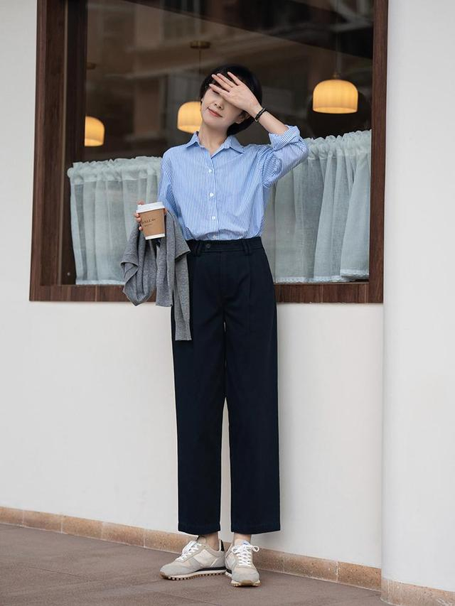 衬衫+牛仔裤=开春最洋气穿搭，干净清爽还显瘦，气质女人都爱穿