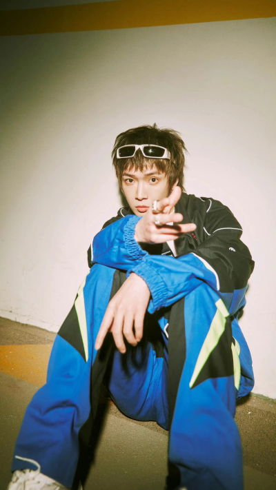 突破｜TizzyT厂牌SFNT首次合体官宣|厂牌|说唱|音乐|潮汕|合体_新浪新闻