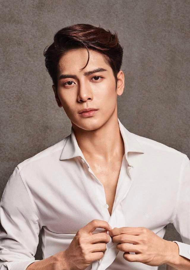 曝当红男星私生活乱，经常乱约睡粉与舞蹈老师缠绵，多位男星躺枪