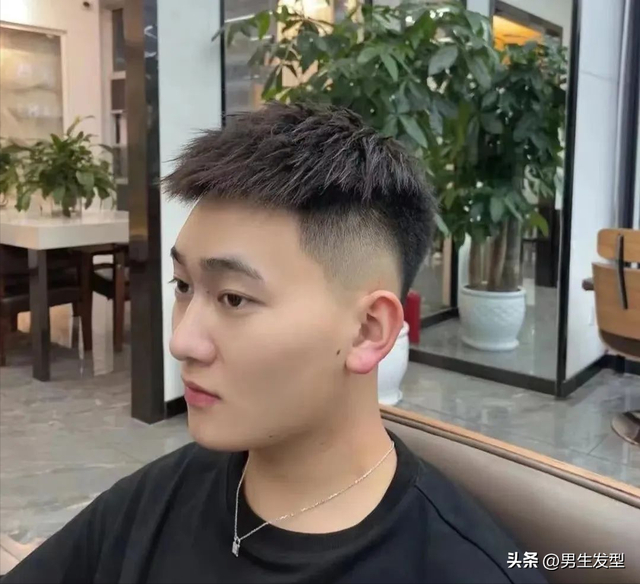 男生剪“前刺发型”太帅气了，试试这3款，尽显潮男范儿