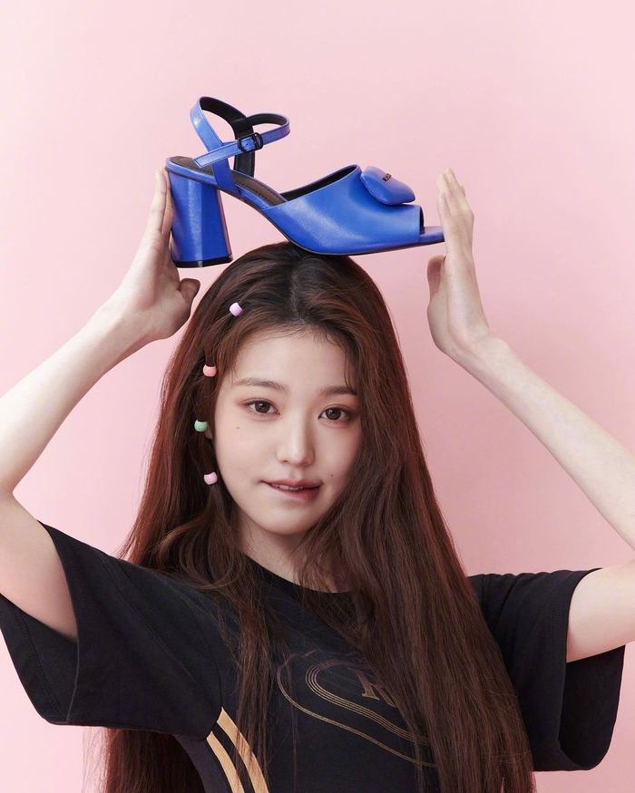 张元英INS更新|张元英_新浪新闻