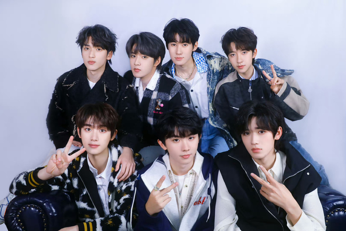 时代少年团全员纷纷转发，一起为严浩翔的新节目 打call！