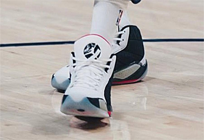 AJ38 再次惊现赛场！配置看着不简单 …__财经头条