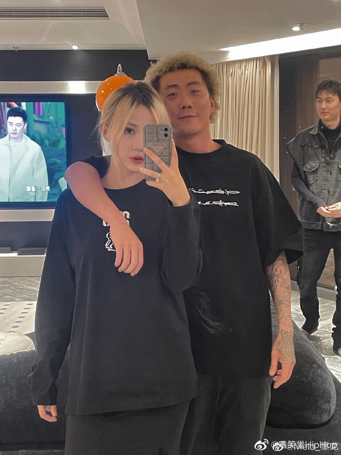 MELO发布和老婆合影！ TY也在场！|说唱_新浪新闻