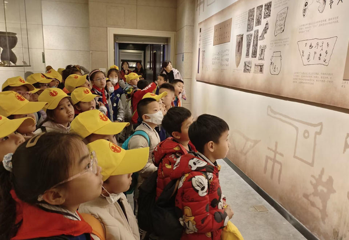 探秘黑陶文化、走进人工智能！济南市明星小学开启行走的课堂__财经头条__新浪财经