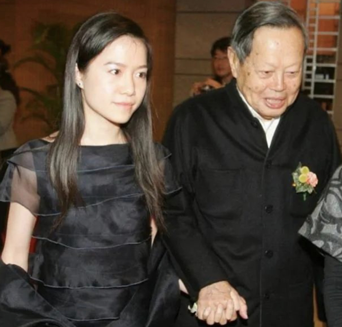 101岁的杨振宁，和他的3个儿女