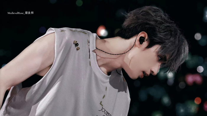 严浩翔演唱会饭撒好好啊！真的太想去看演唱会啦！