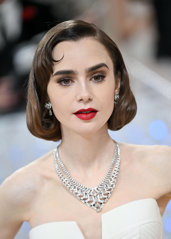 2023 Met Gala上的铂金首饰——个性前卫的项链和戒指