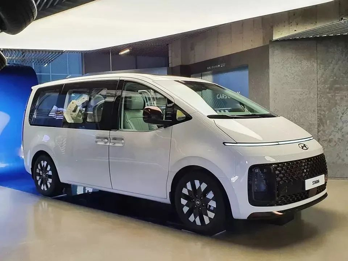 理想首款超大号MPV曝光！造型罕见、充电10分钟续航400公里，年内就来…__财经头条